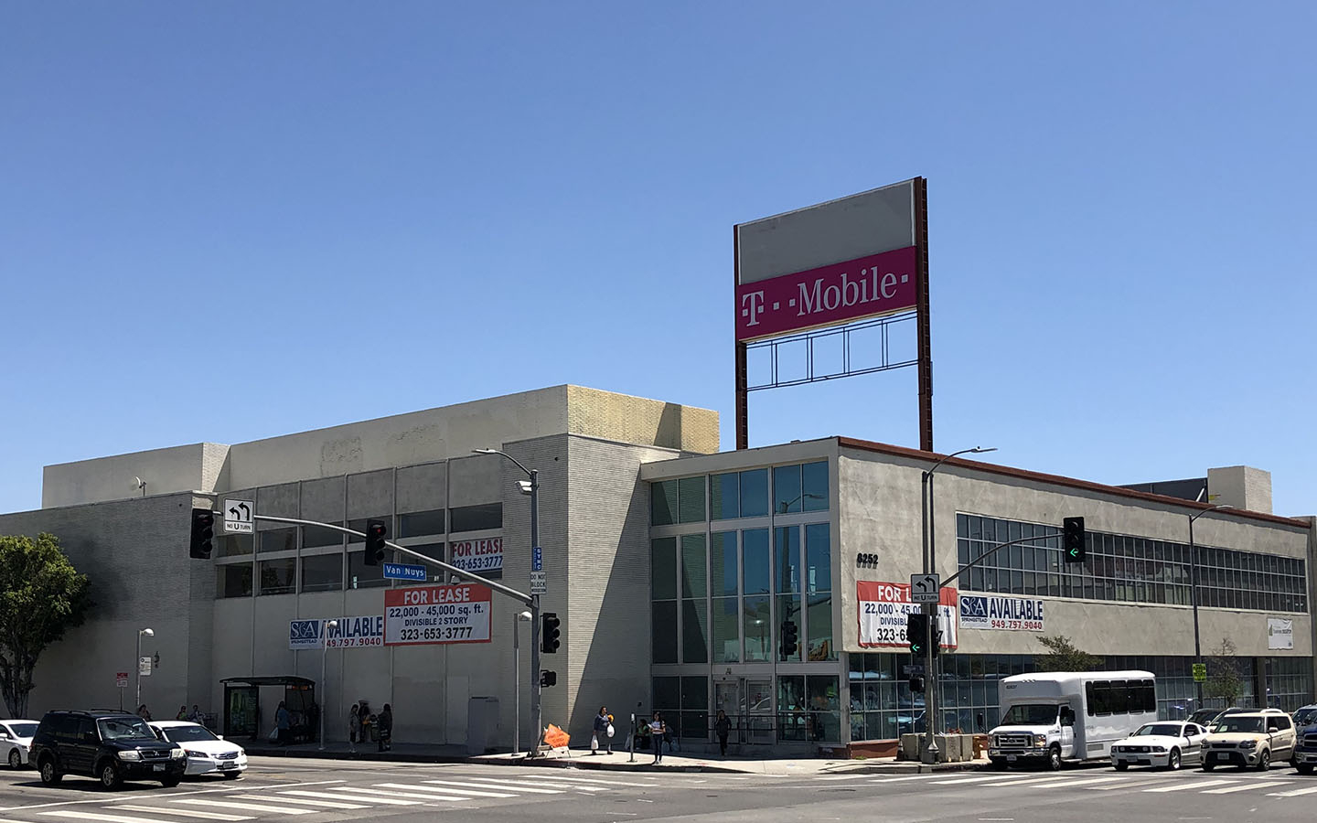 VAN NUYS & ROSCOE CENTER